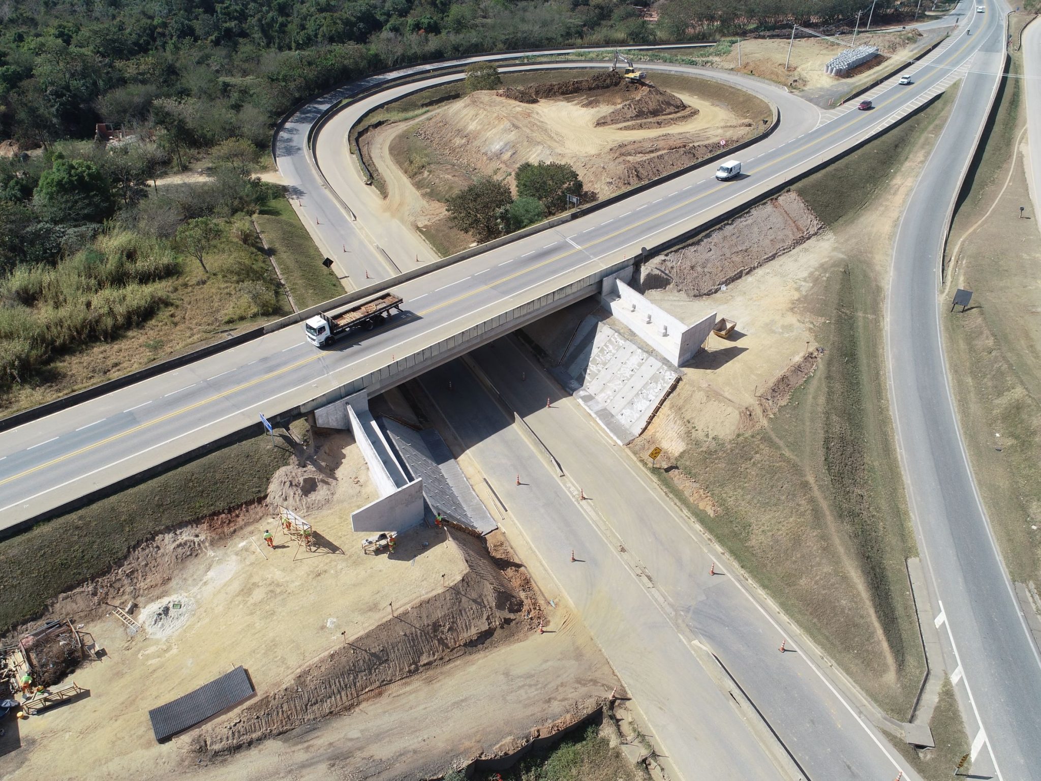 CCR ViaOeste lança vigas em novo viaduto na rodovia Raposo Tavares ...